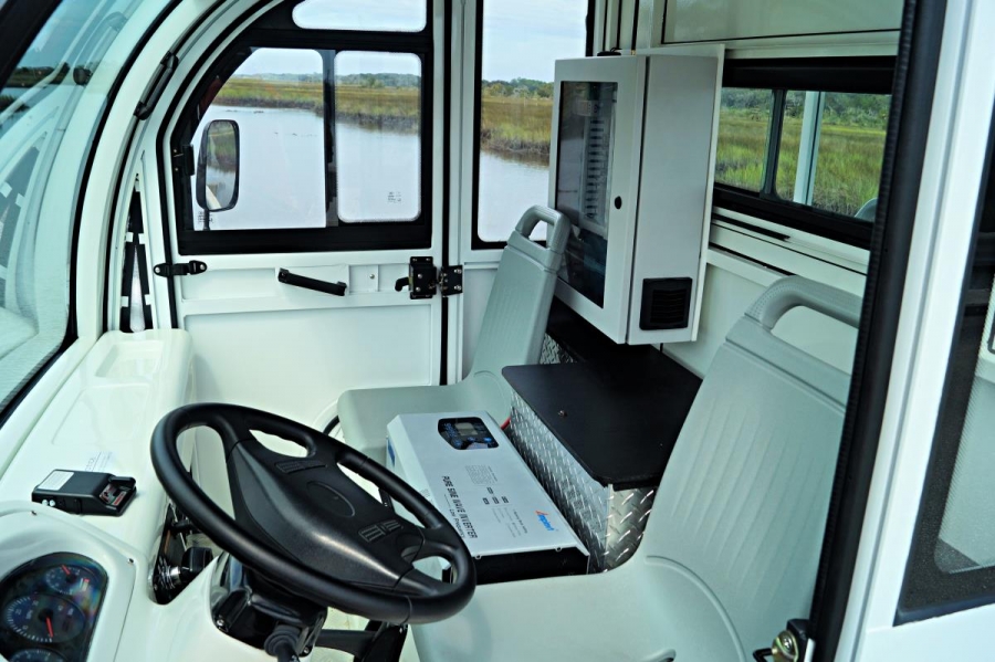 Front Cab Divider Wall w/ Window | Moto Electric Vehicles