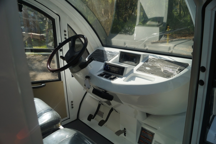 Two-Passenger Golf Cart for Sale | Enclosed Utility Vehicle | Moto ...